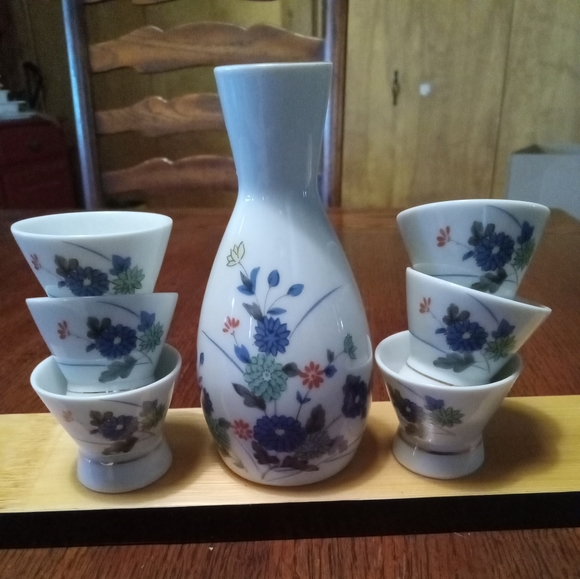 OMC JAPAN | Kitchen | 8pc Glazed Ceramic Sake Set Hand Painted Floral ...